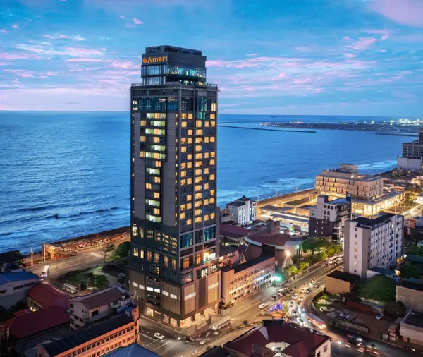 Sri Lanka Wondrous Highlights with 4* Maldives Beach Stay Tour ...